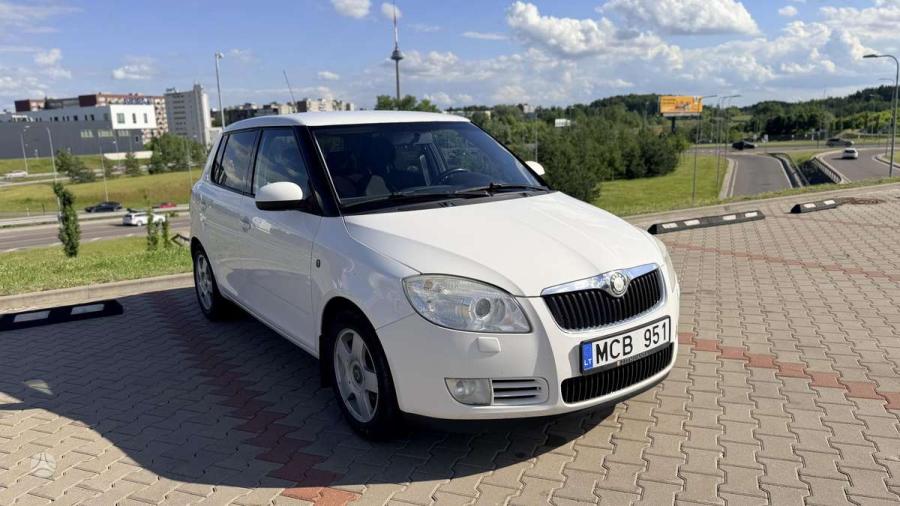Balts Skoda Fabia 2008 Viļņa, ar dzinēja tilpumu 1.40 L un nobraukumu 234 tūkst. km par 1850 €, foto 1 vietnē AUTOMOTO.COM.LV
