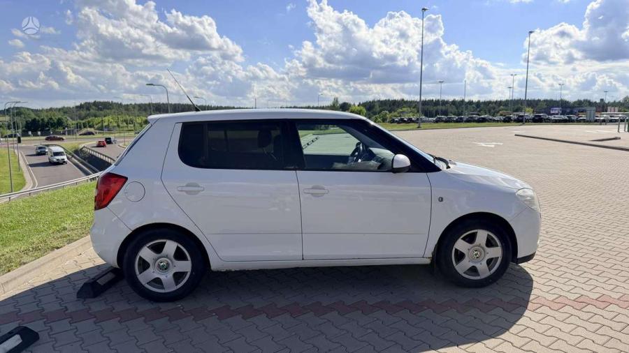 Balts Skoda Fabia 2008 Viļņa, ar dzinēja tilpumu 1.40 L un nobraukumu 234 tūkst. km par 1850 €, foto 5 vietnē AUTOMOTO.COM.LV