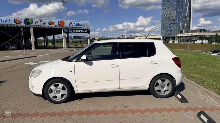 Balts Skoda Fabia 2008 Viļņa, ar dzinēja tilpumu 1.40 L un nobraukumu 234 tūkst. km par 1850 €, foto 6 vietnē AUTOMOTO.COM.LV