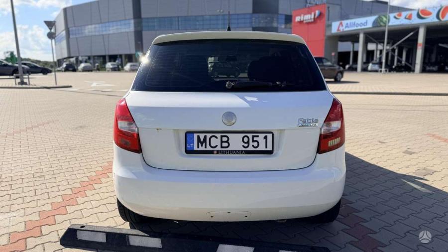 Balts Skoda Fabia 2008 Viļņa, ar dzinēja tilpumu 1.40 L un nobraukumu 234 tūkst. km par 1850 €, foto 9 vietnē AUTOMOTO.COM.LV