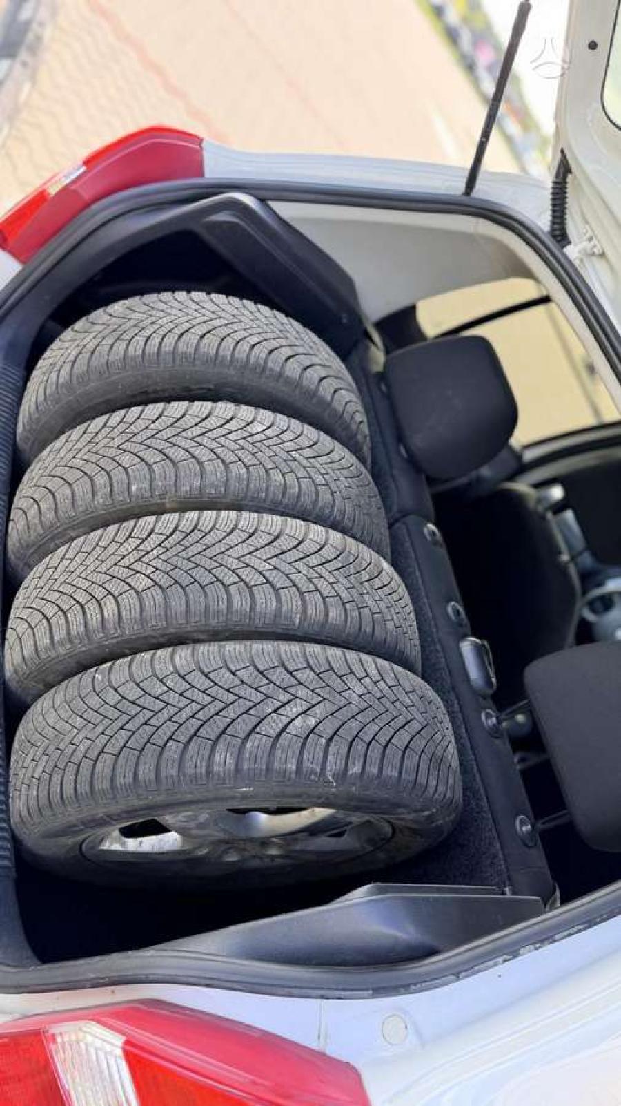 Balts Skoda Fabia 2008 Viļņa, ar dzinēja tilpumu 1.40 L un nobraukumu 234 tūkst. km par 1850 €, foto 10 vietnē AUTOMOTO.COM.LV
