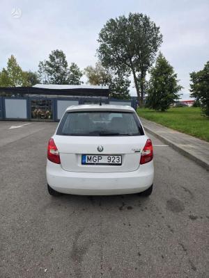 White Skoda Fabia 2009 in Siauliai, with an engine capacity of 1.20 L and mileage of 233 thousand km for 2000 €, photo 4 on AUTOMOTO.COM.LV