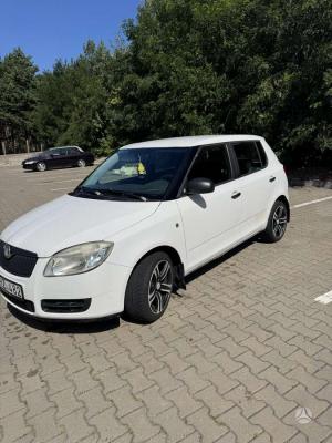 Balts Skoda Fabia 2010 Kauņa, ar dzinēja tilpumu 1.40 L un nobraukumu 280 tūkst. km par 1450 €, foto 4 vietnē AUTOMOTO.COM.LV
