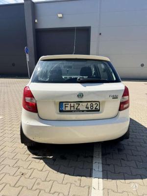 Balts Skoda Fabia 2010 Kauņa, ar dzinēja tilpumu 1.40 L un nobraukumu 280 tūkst. km par 1450 €, foto 6 vietnē AUTOMOTO.COM.LV