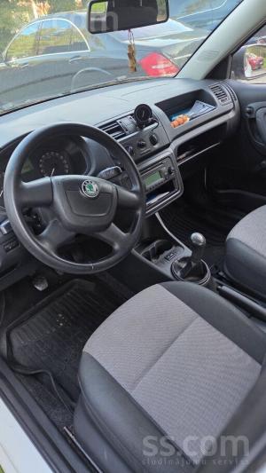 White Skoda Fabia 2010 in Jurmala, with an engine capacity of 1.20 L and mileage of 363 thousand km for 2000 €, photo 4 on AUTOMOTO.COM.LV
