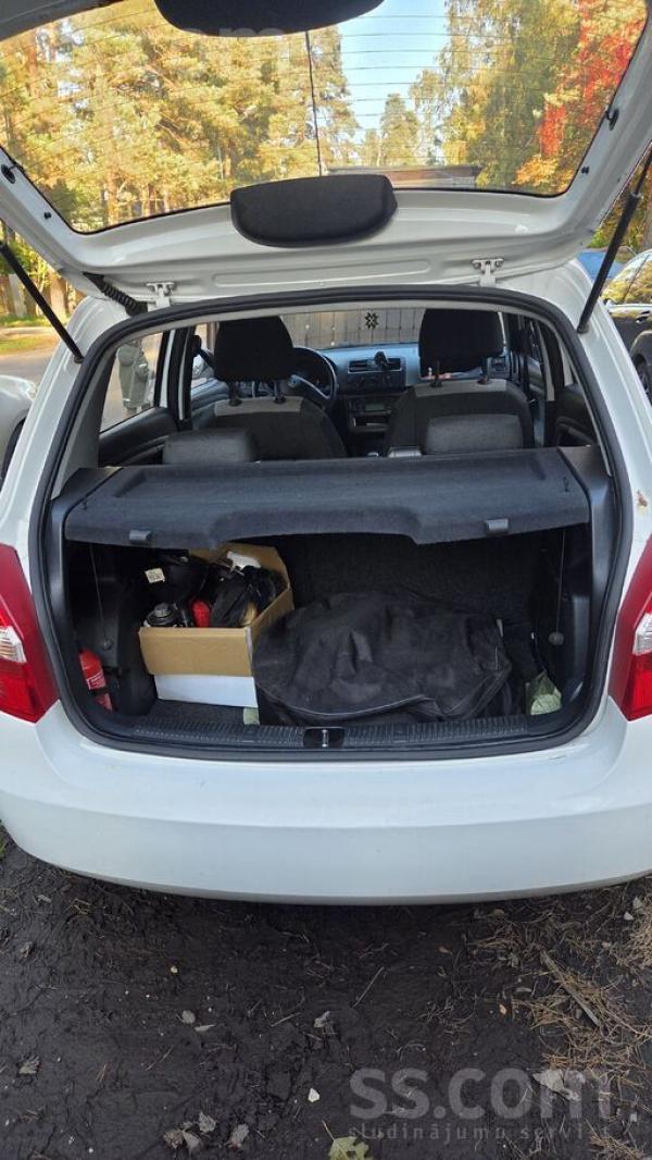 White Skoda Fabia 2010 in Jurmala, with an engine capacity of 1.20 L and mileage of 363 thousand km for 2000 €, photo 6 on AUTOMOTO.COM.LV
