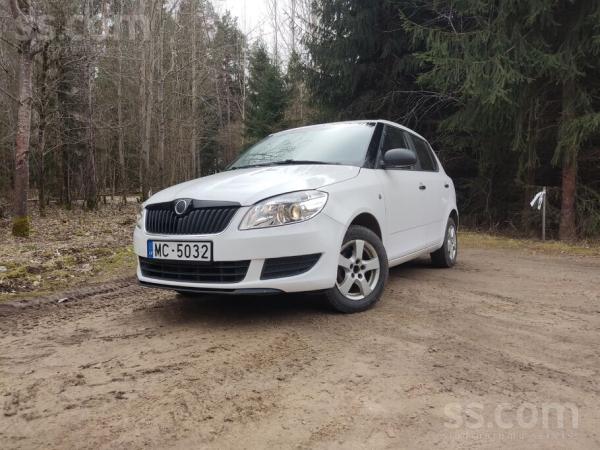 Balts Skoda Fabia 2012 Ogre, ar dzinēja tilpumu 1.20 L un nobraukumu 197 tūkst. km par 1990 €, foto 1 vietnē AUTOMOTO.COM.LV