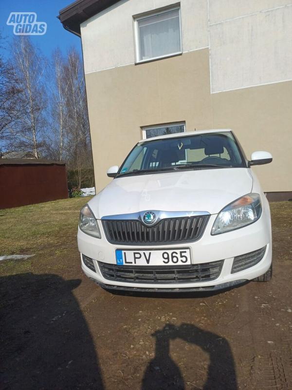 Balts Skoda Fabia 2012 Viļņa, ar dzinēja tilpumu 1.60 L un nobraukumu 261 tūkst. km par 1599 €, foto 1 vietnē AUTOMOTO.COM.LV
