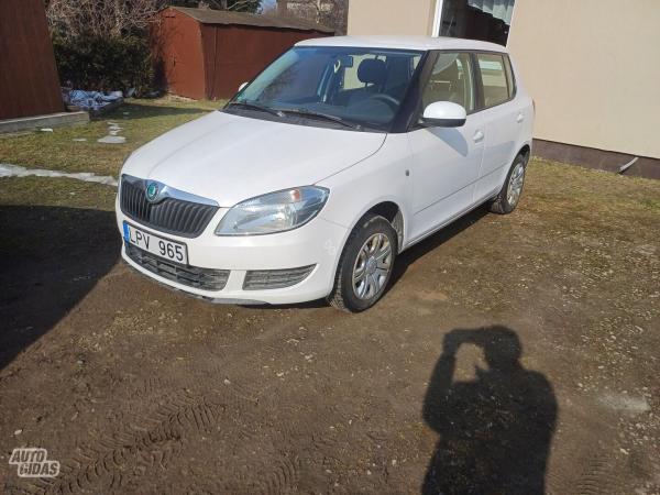 Balts Skoda Fabia 2012 Viļņa, ar dzinēja tilpumu 1.60 L un nobraukumu 261 tūkst. km par 1599 €, foto 2 vietnē AUTOMOTO.COM.LV