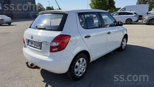 White Skoda Fabia 2012 in Riga, with an engine capacity of 1.20 L and mileage of 256 thousand km for 1090 €, photo 4 on AUTOMOTO.COM.LV