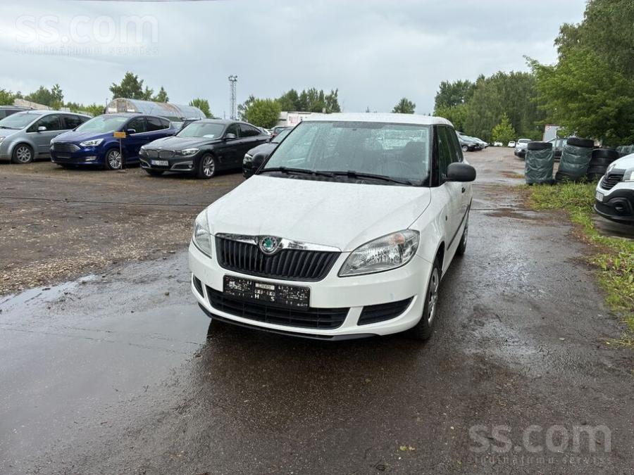 White Skoda Fabia 2012 in Riga, with an engine capacity of 1.20 L and mileage of 0 thousand km for 2550 €, photo 1 on AUTOMOTO.COM.LV