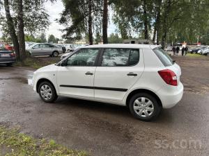 White Skoda Fabia 2012 in Riga, with an engine capacity of 1.20 L and mileage of 0 thousand km for 2550 €, photo 4 on AUTOMOTO.COM.LV
