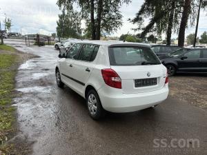 White Skoda Fabia 2012 in Riga, with an engine capacity of 1.20 L and mileage of 0 thousand km for 2550 €, photo 5 on AUTOMOTO.COM.LV