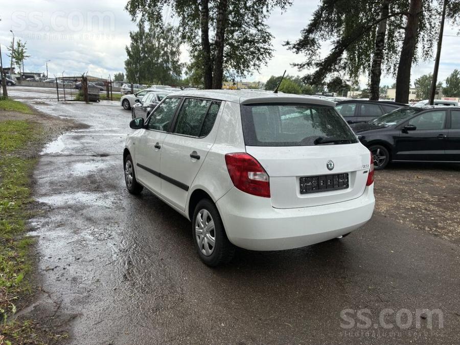 White Skoda Fabia 2012 in Riga, with an engine capacity of 1.20 L and mileage of 0 thousand km for 2550 €, photo 5 on AUTOMOTO.COM.LV