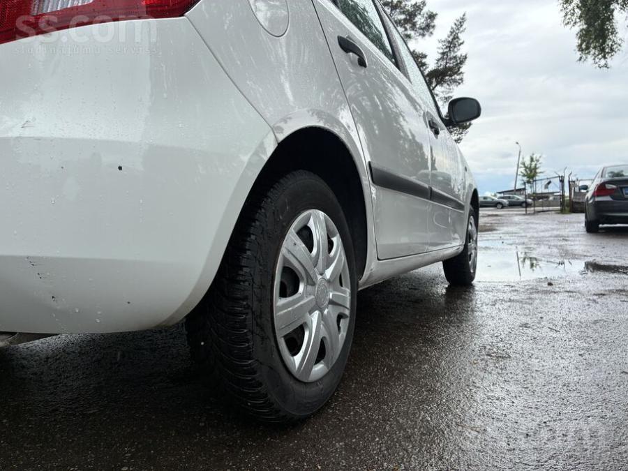White Skoda Fabia 2012 in Riga, with an engine capacity of 1.20 L and mileage of 0 thousand km for 2550 €, photo 9 on AUTOMOTO.COM.LV