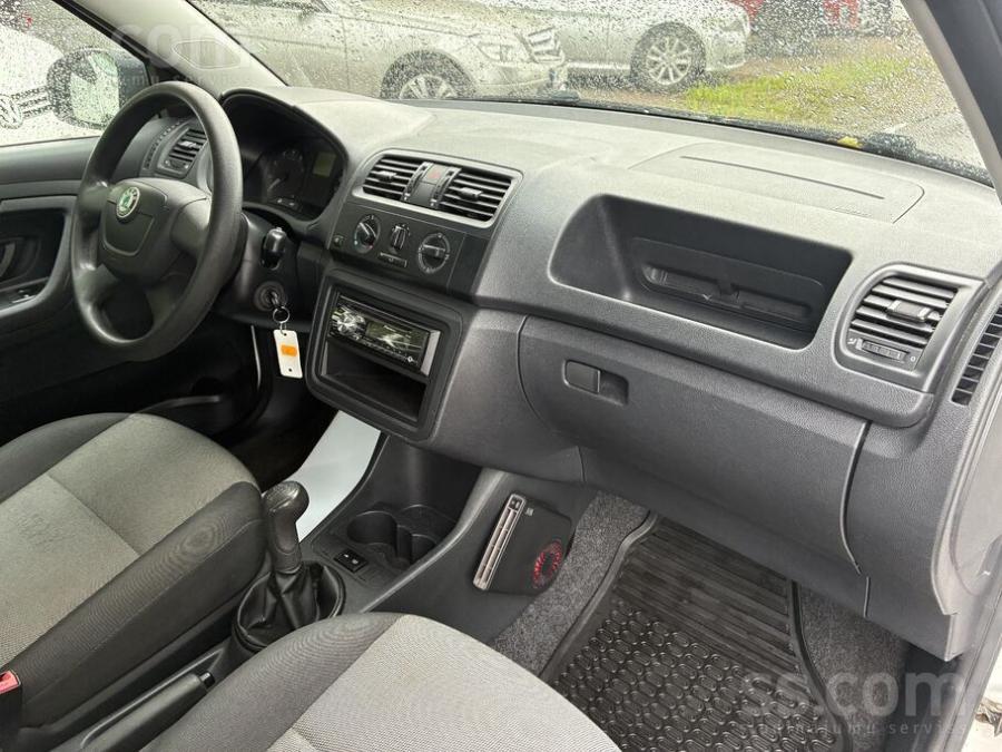 White Skoda Fabia 2012 in Riga, with an engine capacity of 1.20 L and mileage of 0 thousand km for 2550 €, photo 16 on AUTOMOTO.COM.LV