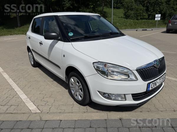 White Skoda Fabia 2012 in Saldus, with an engine capacity of 1.60 L and mileage of 189 thousand km for 3590 €, photo 2 on AUTOMOTO.COM.LV