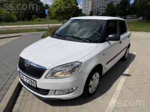 Balts Skoda Fabia 2012 Saldus, ar dzinēja tilpumu 1.60 L un nobraukumu 189 tūkst. km par 3590 €, foto 4 vietnē AUTOMOTO.COM.LV