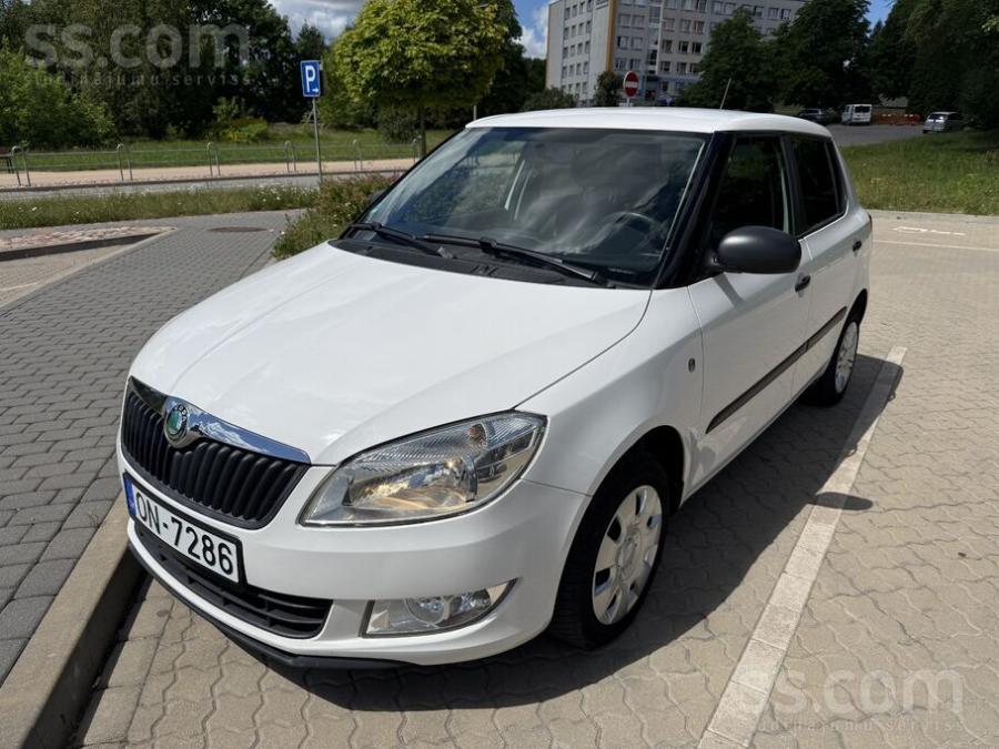 Balts Skoda Fabia 2012 Saldus, ar dzinēja tilpumu 1.60 L un nobraukumu 189 tūkst. km par 3590 €, foto 4 vietnē AUTOMOTO.COM.LV