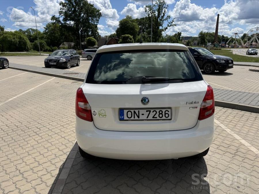 Balts Skoda Fabia 2012 Saldus, ar dzinēja tilpumu 1.60 L un nobraukumu 189 tūkst. km par 3590 €, foto 9 vietnē AUTOMOTO.COM.LV