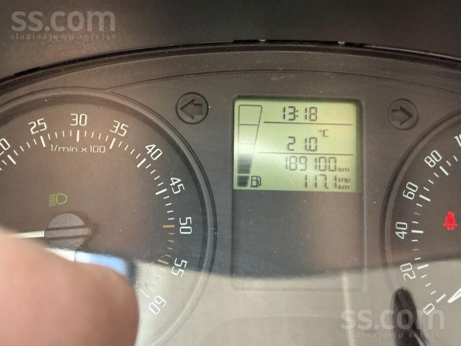 Balts Skoda Fabia 2012 Saldus, ar dzinēja tilpumu 1.60 L un nobraukumu 189 tūkst. km par 3590 €, foto 18 vietnē AUTOMOTO.COM.LV