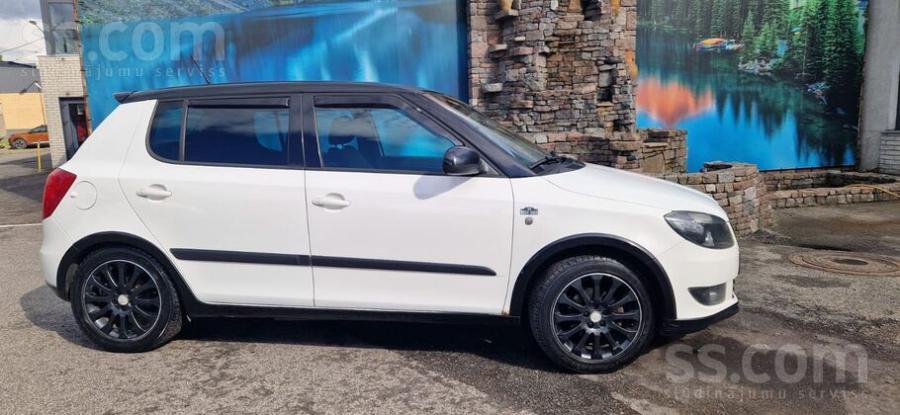 Balts Skoda Fabia 2013 Rīga, ar dzinēja tilpumu 1.60 L un nobraukumu 258 tūkst. km par 2750 €, foto 1 vietnē AUTOMOTO.COM.LV