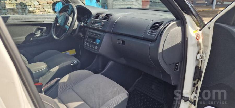 Balts Skoda Fabia 2013 Rīga, ar dzinēja tilpumu 1.60 L un nobraukumu 258 tūkst. km par 2750 €, foto 4 vietnē AUTOMOTO.COM.LV