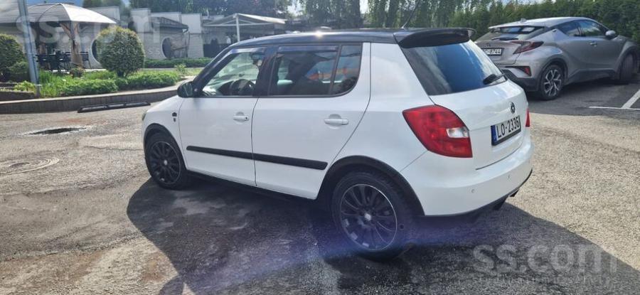 Balts Skoda Fabia 2013 Rīga, ar dzinēja tilpumu 1.60 L un nobraukumu 258 tūkst. km par 2750 €, foto 5 vietnē AUTOMOTO.COM.LV