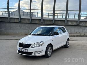 Balts Skoda Fabia 2013 Daugavpils, ar dzinēja tilpumu 1.60 L un nobraukumu 250 tūkst. km par 2550 €, foto  vietnē AUTOMOTO.COM.LV