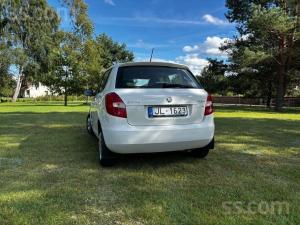 Balts Skoda Fabia 2013 Rīga, ar dzinēja tilpumu 1.60 L un nobraukumu 235 tūkst. km par 2750 €, foto 3 vietnē AUTOMOTO.COM.LV