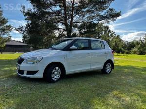 Balts Skoda Fabia 2013 Rīga, ar dzinēja tilpumu 1.60 L un nobraukumu 235 tūkst. km par 2750 €, foto 4 vietnē AUTOMOTO.COM.LV