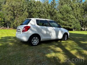 Balts Skoda Fabia 2013 Rīga, ar dzinēja tilpumu 1.60 L un nobraukumu 235 tūkst. km par 2750 €, foto 5 vietnē AUTOMOTO.COM.LV
