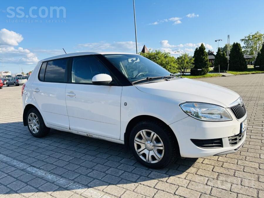 Balts Skoda Fabia 2014 Rīga, ar dzinēja tilpumu 1.60 L un nobraukumu 307 tūkst. km par 11990 €, foto 1 vietnē AUTOMOTO.COM.LV