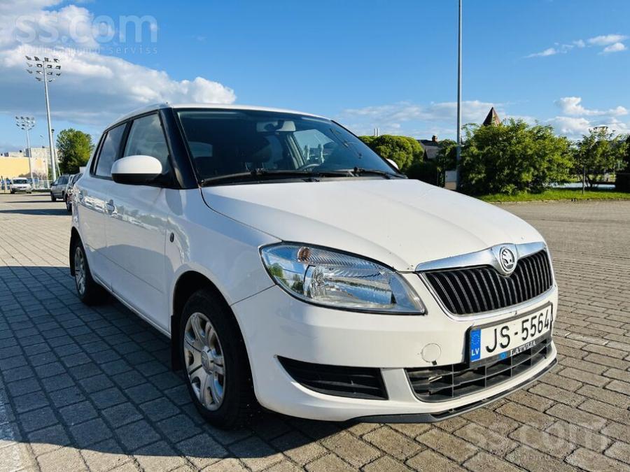 Balts Skoda Fabia 2014 Rīga, ar dzinēja tilpumu 1.60 L un nobraukumu 307 tūkst. km par 11990 €, foto 2 vietnē AUTOMOTO.COM.LV