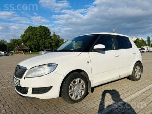 Balts Skoda Fabia 2014 Rīga, ar dzinēja tilpumu 1.60 L un nobraukumu 307 tūkst. km par 11990 €, foto 3 vietnē AUTOMOTO.COM.LV