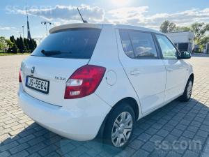 Balts Skoda Fabia 2014 Rīga, ar dzinēja tilpumu 1.60 L un nobraukumu 307 tūkst. km par 11990 €, foto 4 vietnē AUTOMOTO.COM.LV