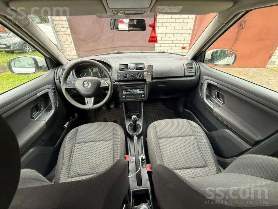 Balts Skoda Fabia 2014 Rīga, ar dzinēja tilpumu 1.60 L un nobraukumu 175 tūkst. km par 2600 €, foto 6 vietnē AUTOMOTO.COM.LV