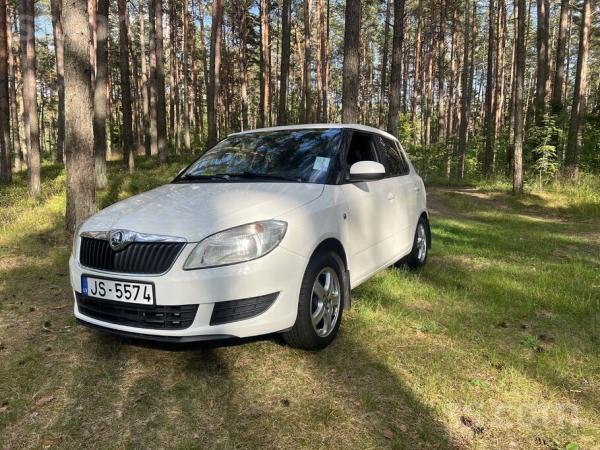 White Skoda Fabia 2014 in Riga, with an engine capacity of 1.60 L and mileage of 250 thousand km for 2850 €, photo 2 on AUTOMOTO.COM.LV