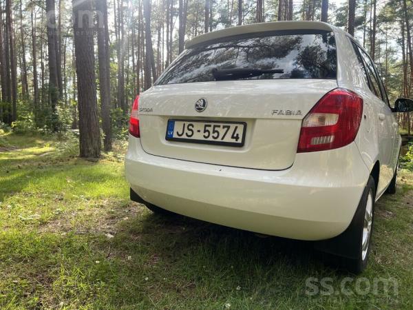 White Skoda Fabia 2014 in Riga, with an engine capacity of 1.60 L and mileage of 250 thousand km for 2850 €, photo 5 on AUTOMOTO.COM.LV