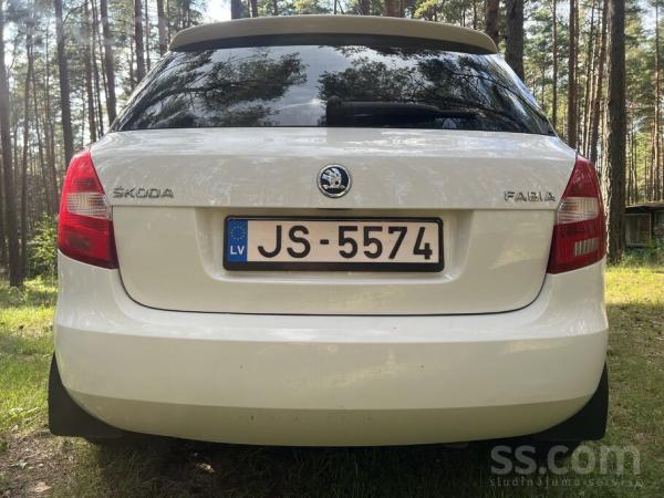 White Skoda Fabia 2014 in Riga, with an engine capacity of 1.60 L and mileage of 250 thousand km for 2850 €, photo 6 on AUTOMOTO.COM.LV