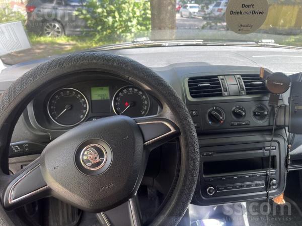 White Skoda Fabia 2014 in Riga, with an engine capacity of 1.60 L and mileage of 250 thousand km for 2850 €, photo 7 on AUTOMOTO.COM.LV