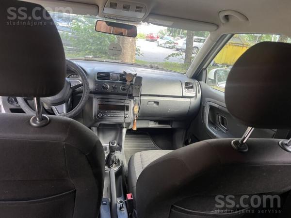 White Skoda Fabia 2014 in Riga, with an engine capacity of 1.60 L and mileage of 250 thousand km for 2850 €, photo 10 on AUTOMOTO.COM.LV