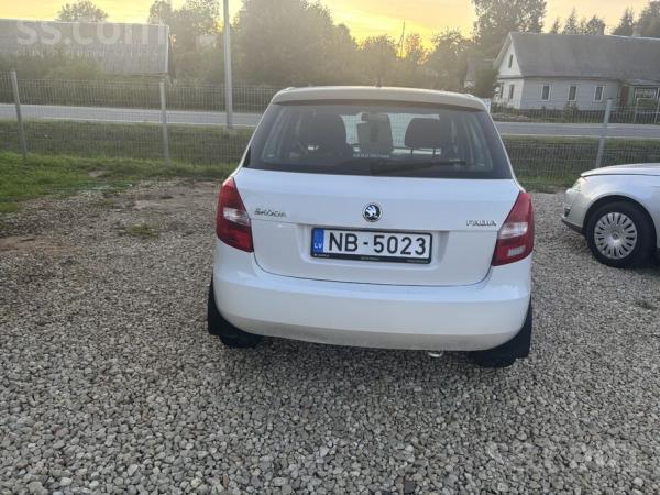 Balts Skoda Fabia 2014 Rēzekne, ar dzinēja tilpumu 1.60 L un nobraukumu 391 tūkst. km par 2250 €, foto 5 vietnē AUTOMOTO.COM.LV
