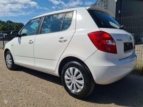 White Skoda Fabia 2014 in Kaunas, with an engine capacity of 1.60 L and mileage of 123 thousand km for 3600 €, photo 3 on AUTOMOTO.COM.LV
