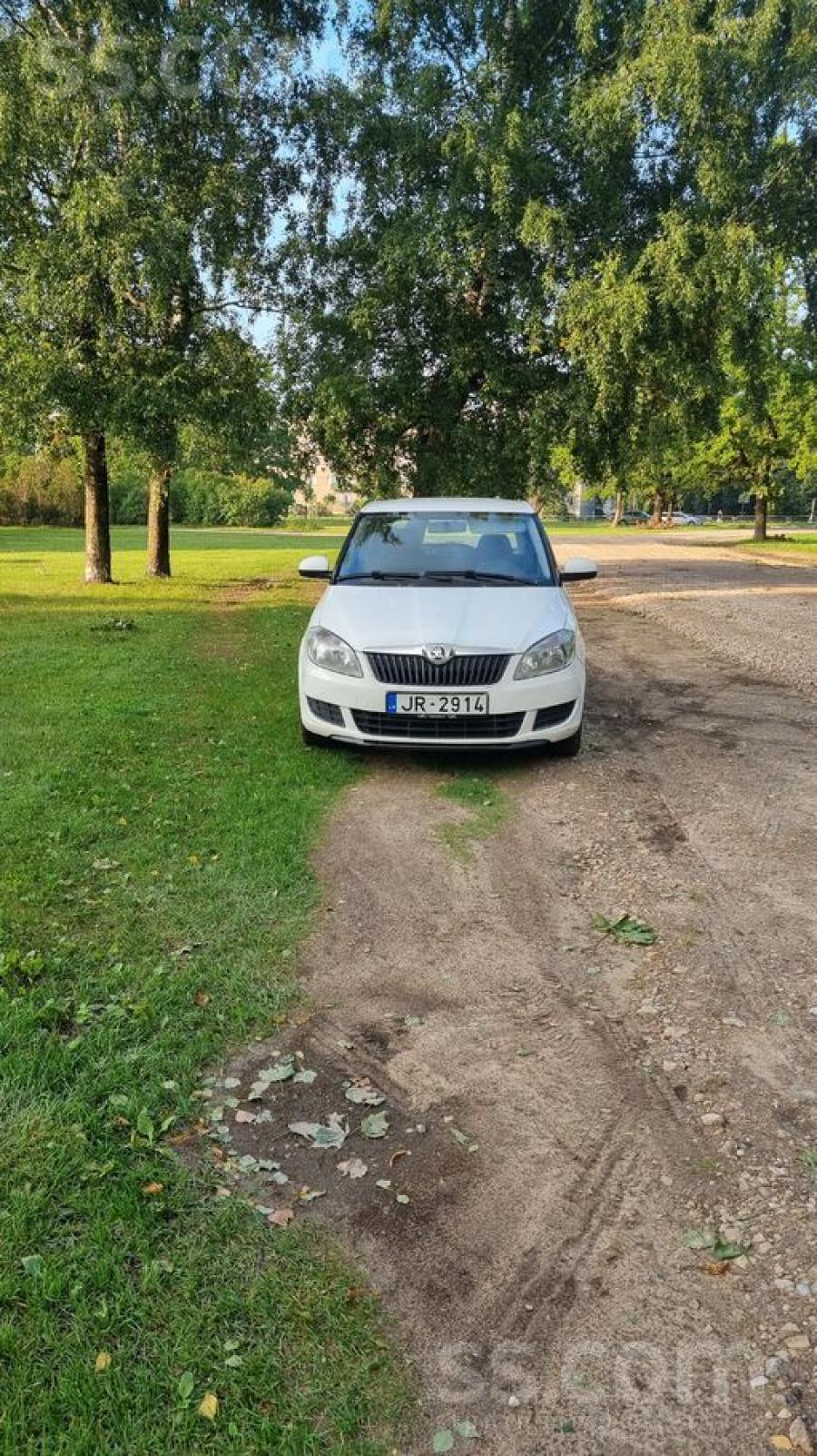 White Skoda Fabia 2014 in Riga, with an engine capacity of 1.20 L and mileage of 287 thousand km for 2200 €, photo 1 on AUTOMOTO.COM.LV
