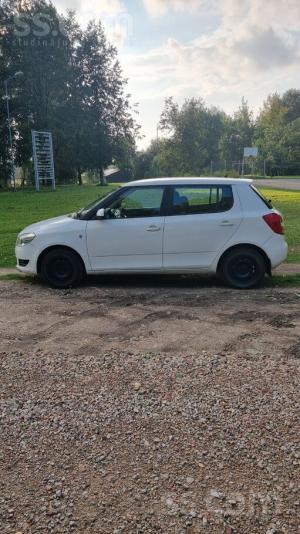 White Skoda Fabia 2014 in Riga, with an engine capacity of 1.20 L and mileage of 287 thousand km for 2200 €, photo 3 on AUTOMOTO.COM.LV