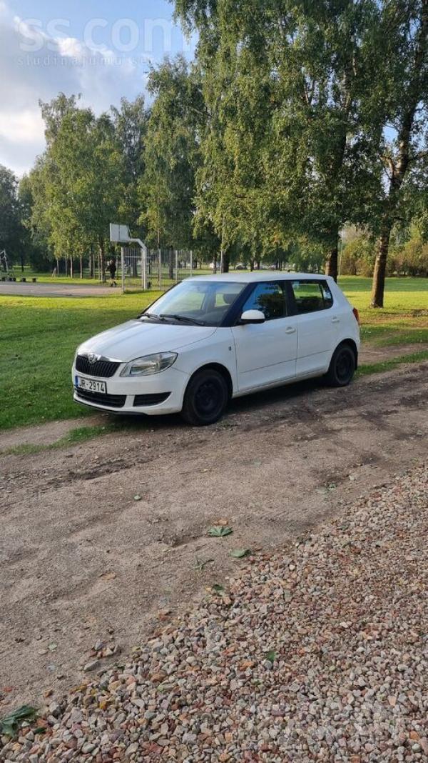White Skoda Fabia 2014 in Riga, with an engine capacity of 1.20 L and mileage of 287 thousand km for 2200 €, photo 3 on AUTOMOTO.COM.LV