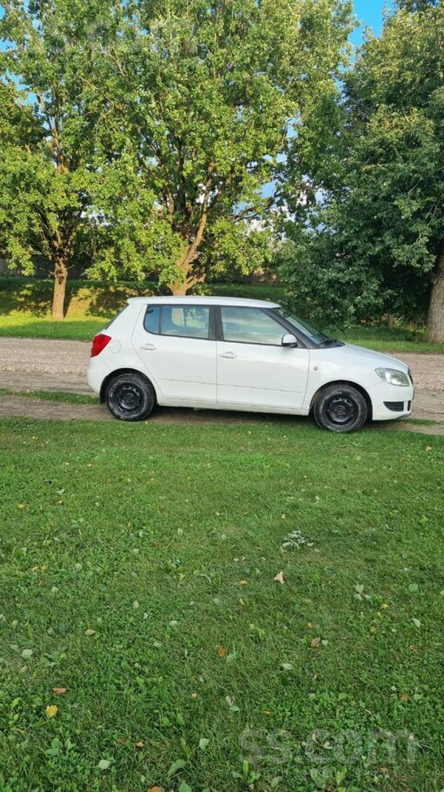 White Skoda Fabia 2014 in Riga, with an engine capacity of 1.20 L and mileage of 287 thousand km for 2200 €, photo 6 on AUTOMOTO.COM.LV