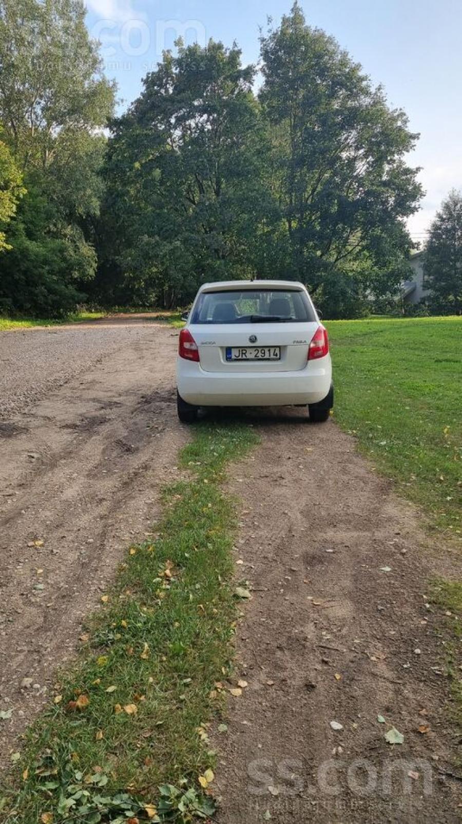 White Skoda Fabia 2014 in Riga, with an engine capacity of 1.20 L and mileage of 287 thousand km for 2200 €, photo 7 on AUTOMOTO.COM.LV