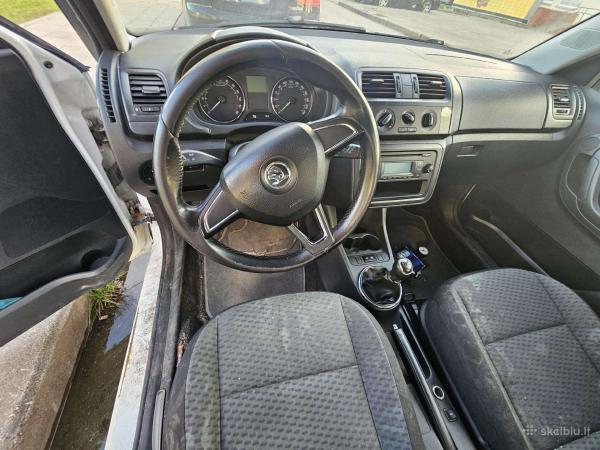 White Skoda Fabia 2014 in Klaipeda, with an engine capacity of 1.60 L and mileage of 255 thousand km for 900 €, photo 6 on AUTOMOTO.COM.LV